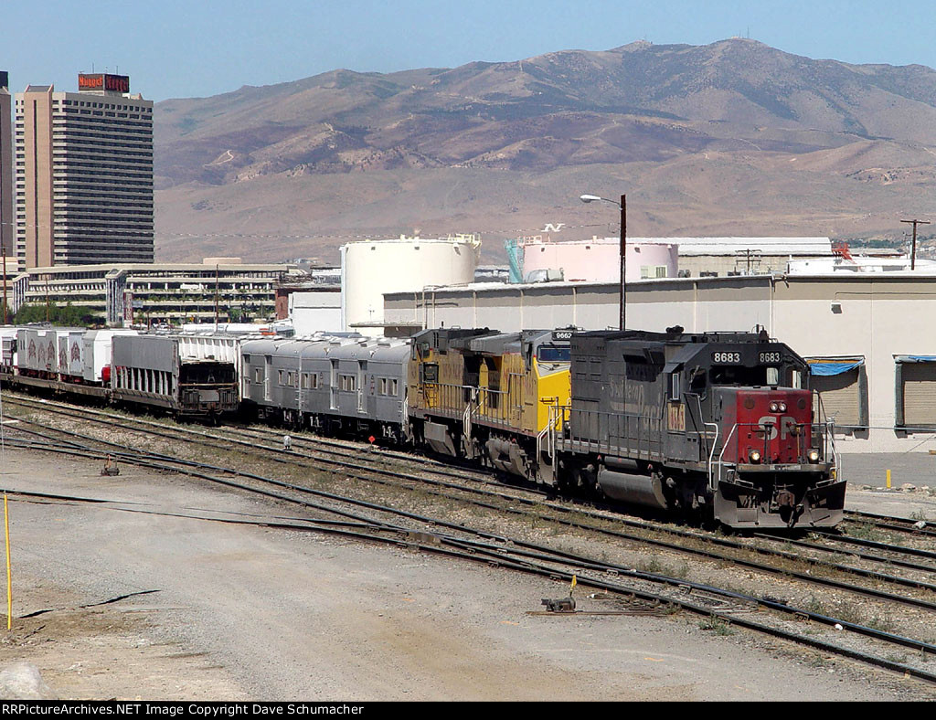 UP-SP 8683 Circus Train